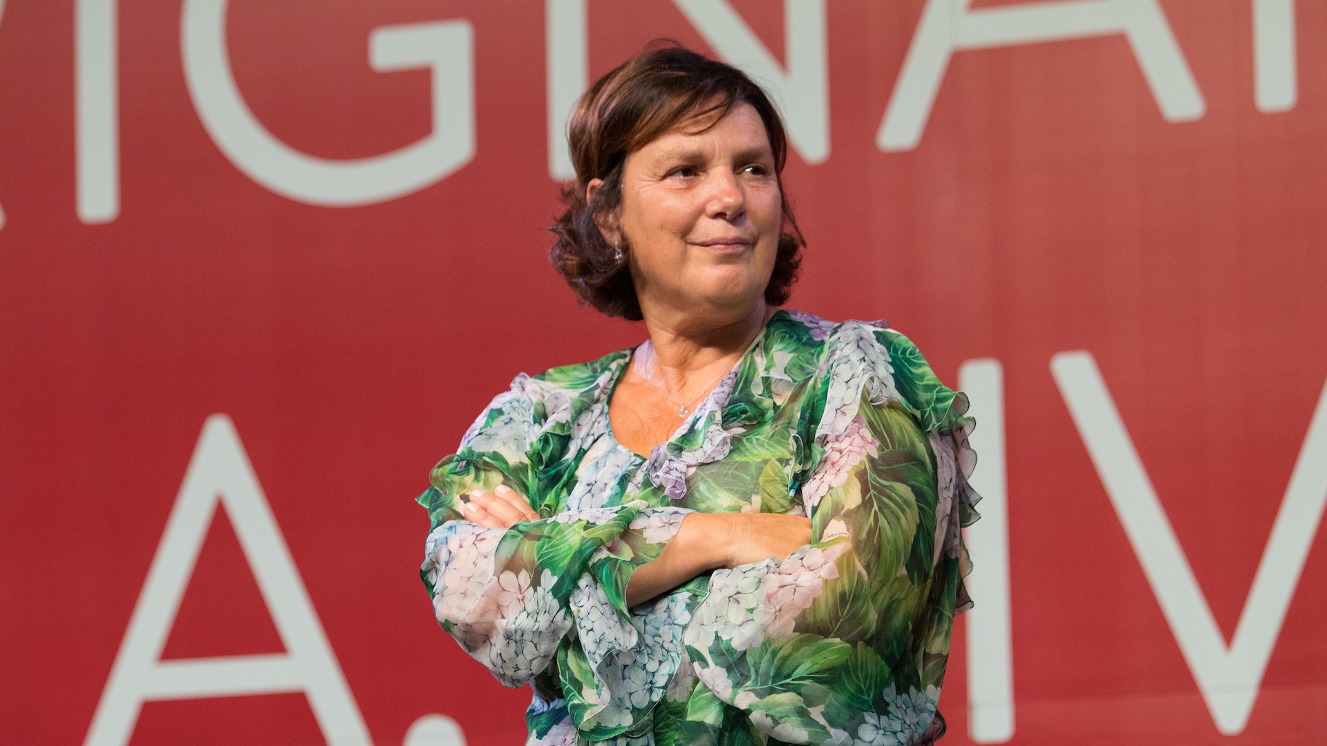 Alessandra Marzari riceve il "Premio Internazionale Semplicemente Donna ...